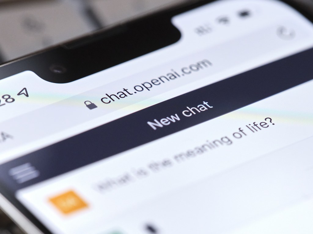 OpenAI permite a usuarios crear su propio ChatGPT